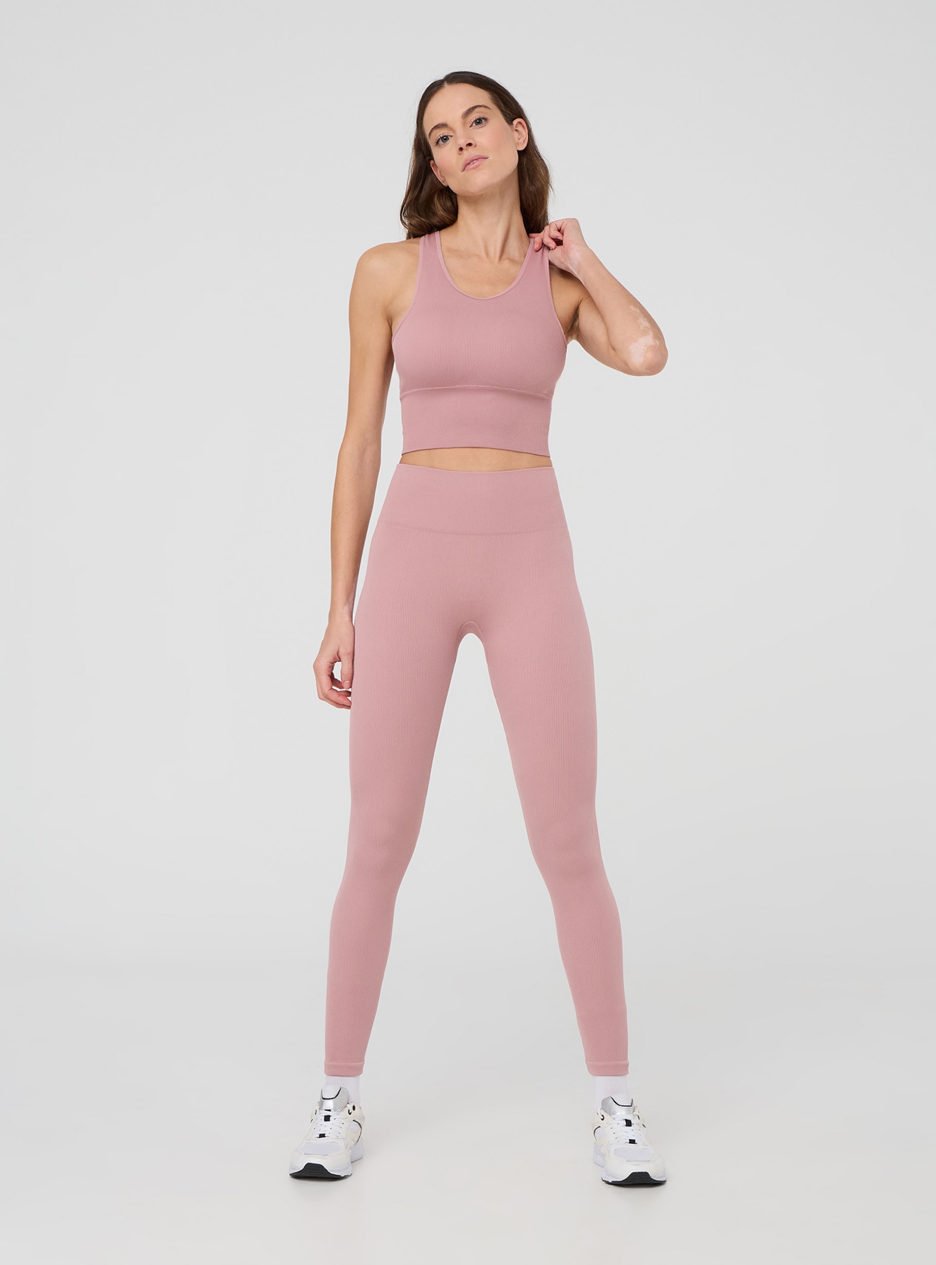 Roze rumenilo Sportske helanke sa rebrima i nabranim detaljima na ...