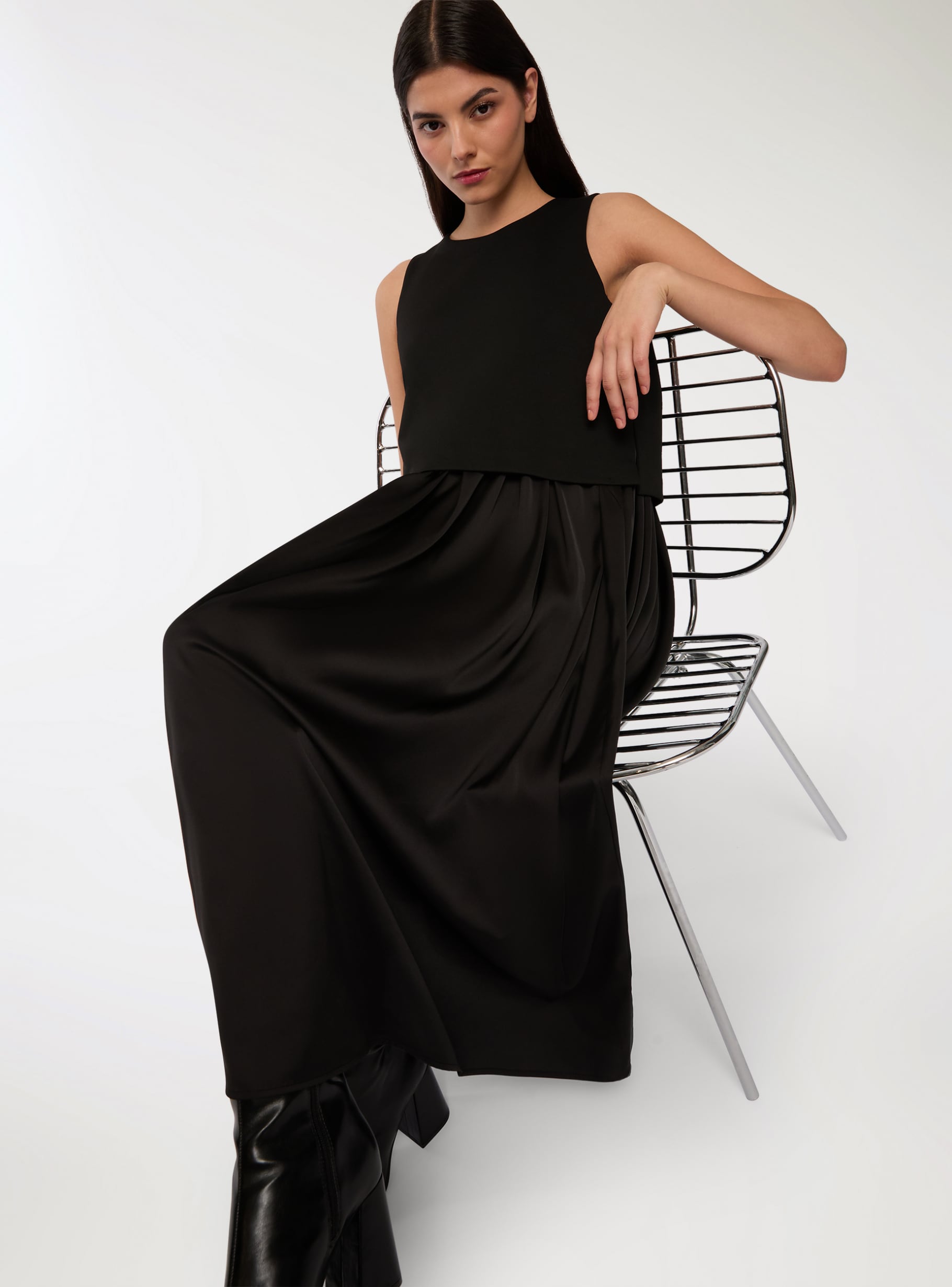 Black Pleated midi dress - Buy Online | Terranova