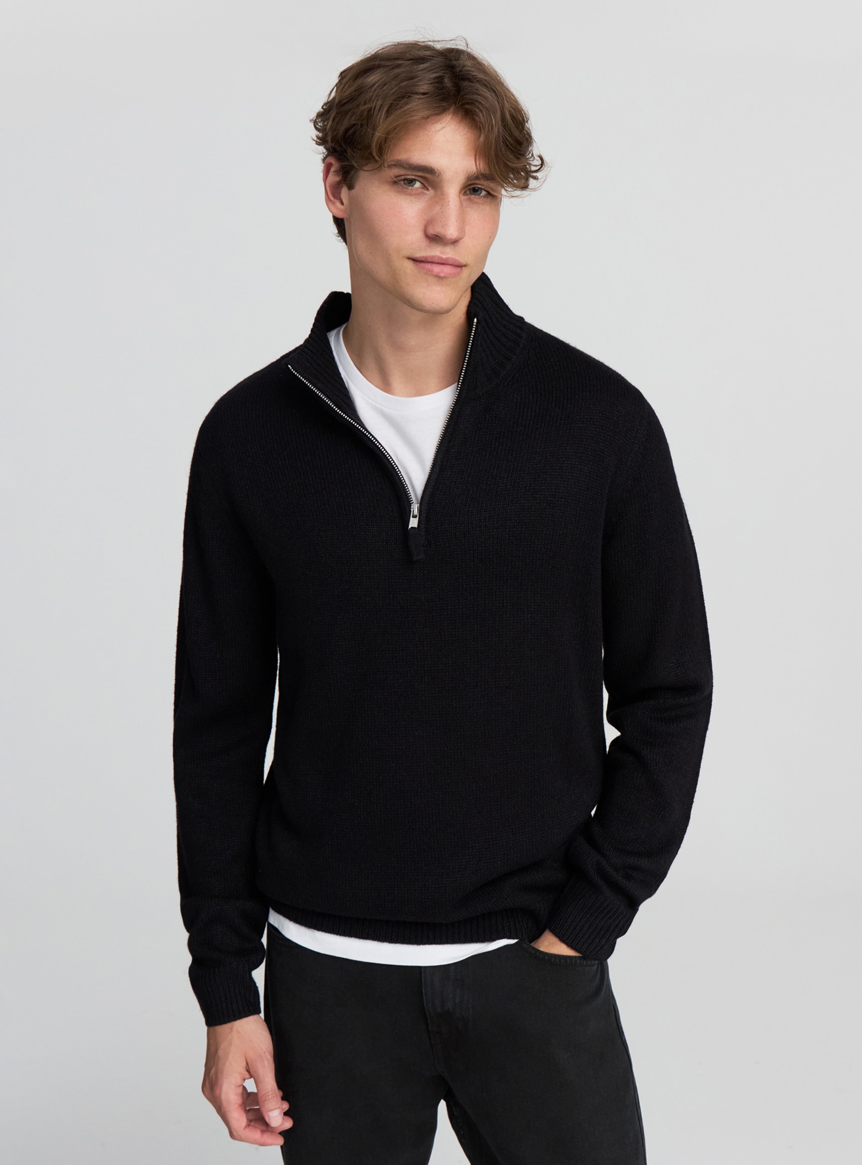 Maglia collo alto con zip Nero - Acquista Online | Terranova