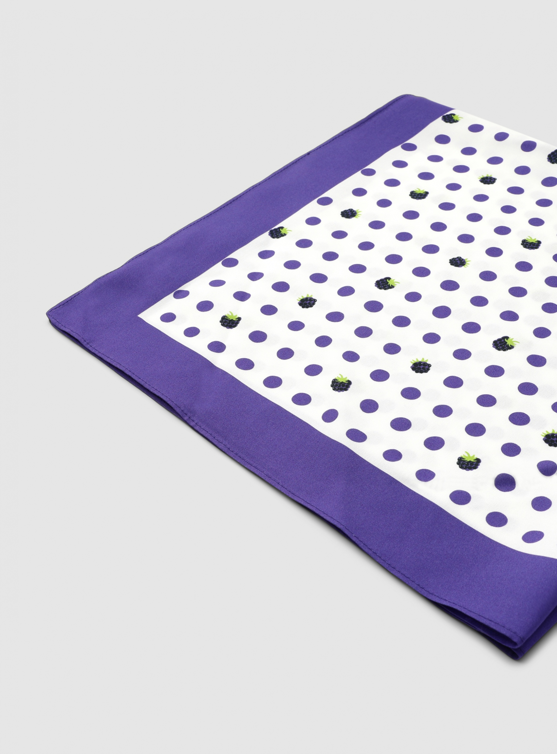Var violet Polka dot scarf with fruit print - Buy Online | Terranova